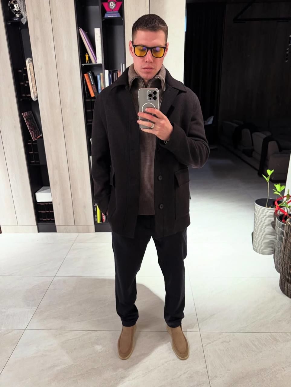 Капітан Шахтаря підкорив мережу своїми стильними образами. Читайте на UKR.NET